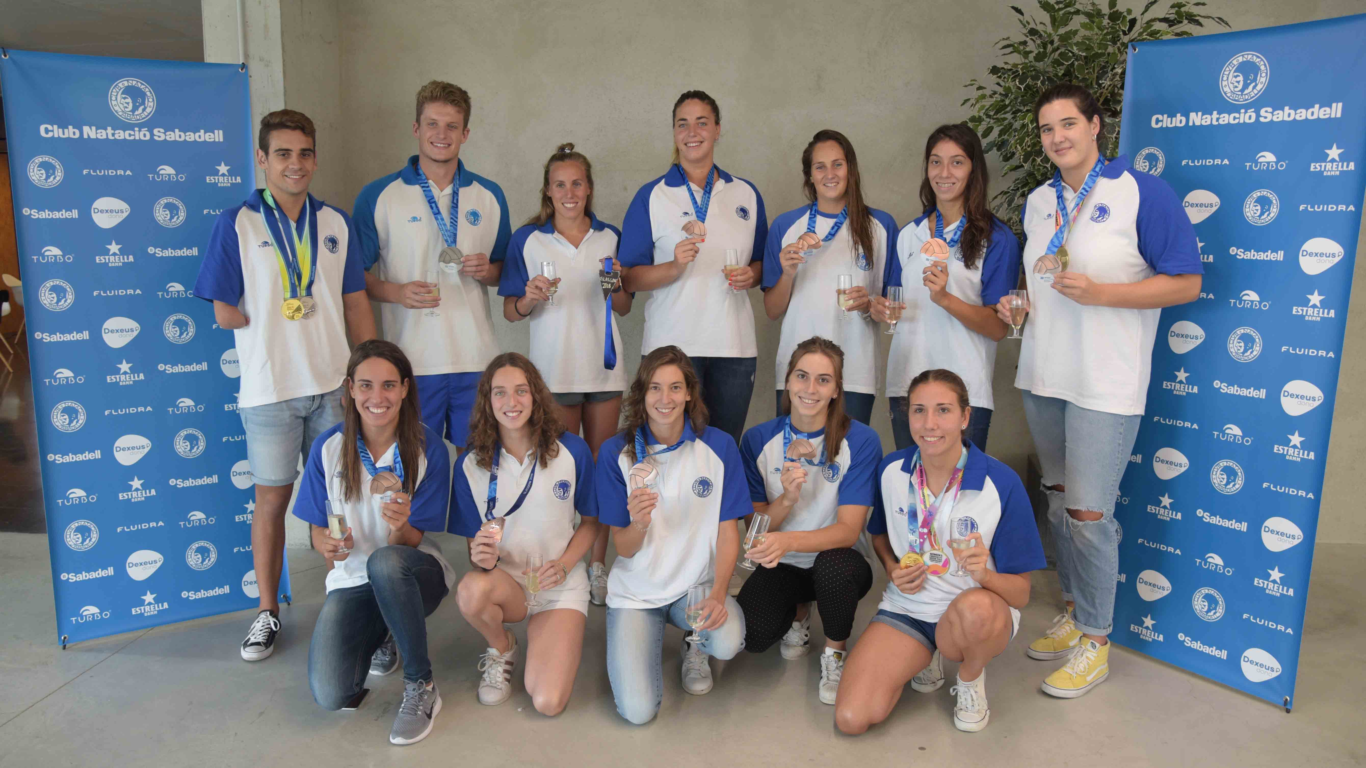El Club Natació Sabadell ret homenatge als seus campions | RàdioSabadell