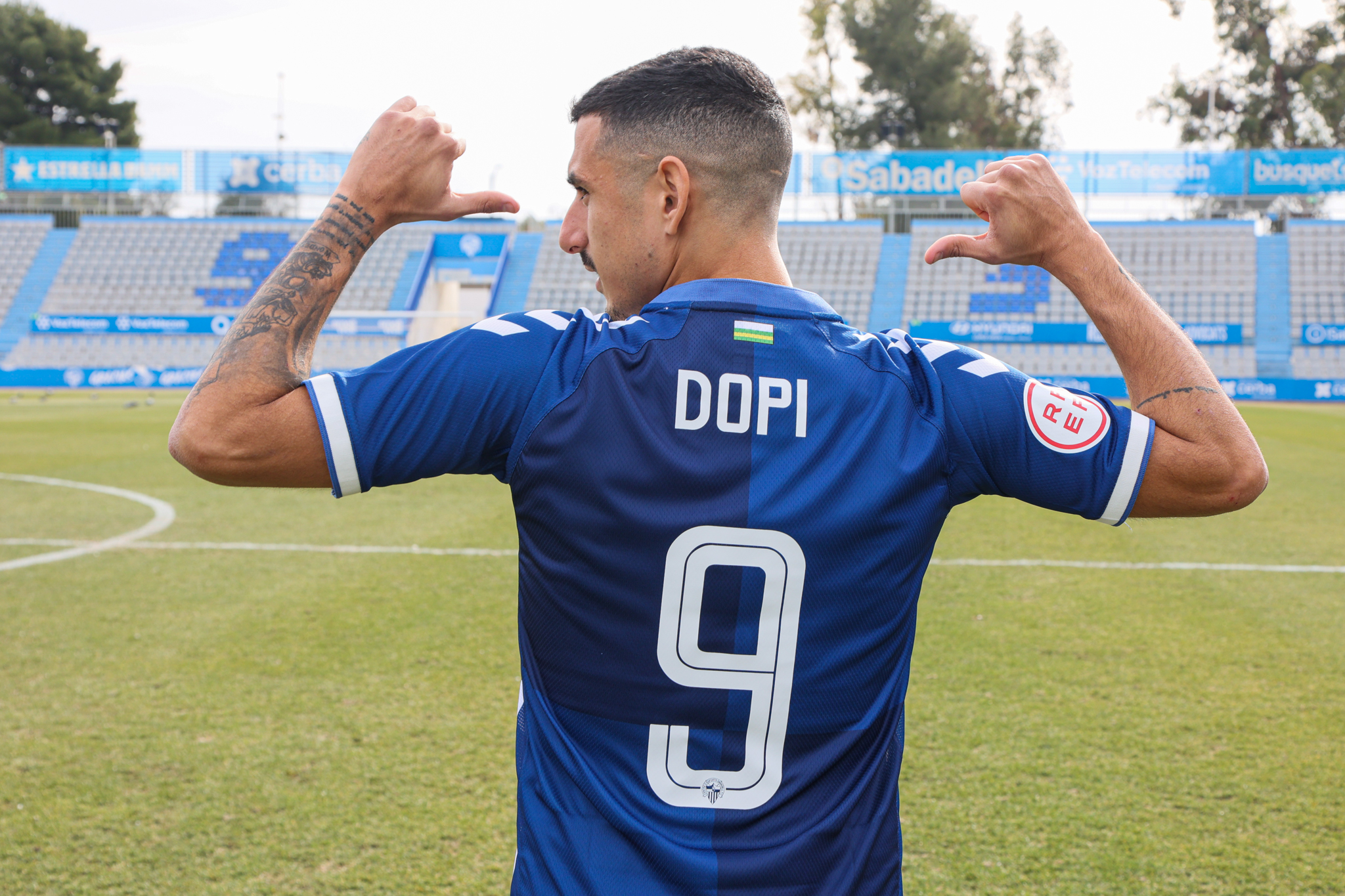 Dopi, presentat: "Soc un guerrer, un davanter lluitador i tossut"