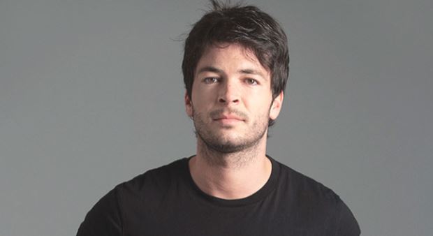 L'actor sabadellenc Carlos Serrano-Clark s'incorpora a "Amar es para ...