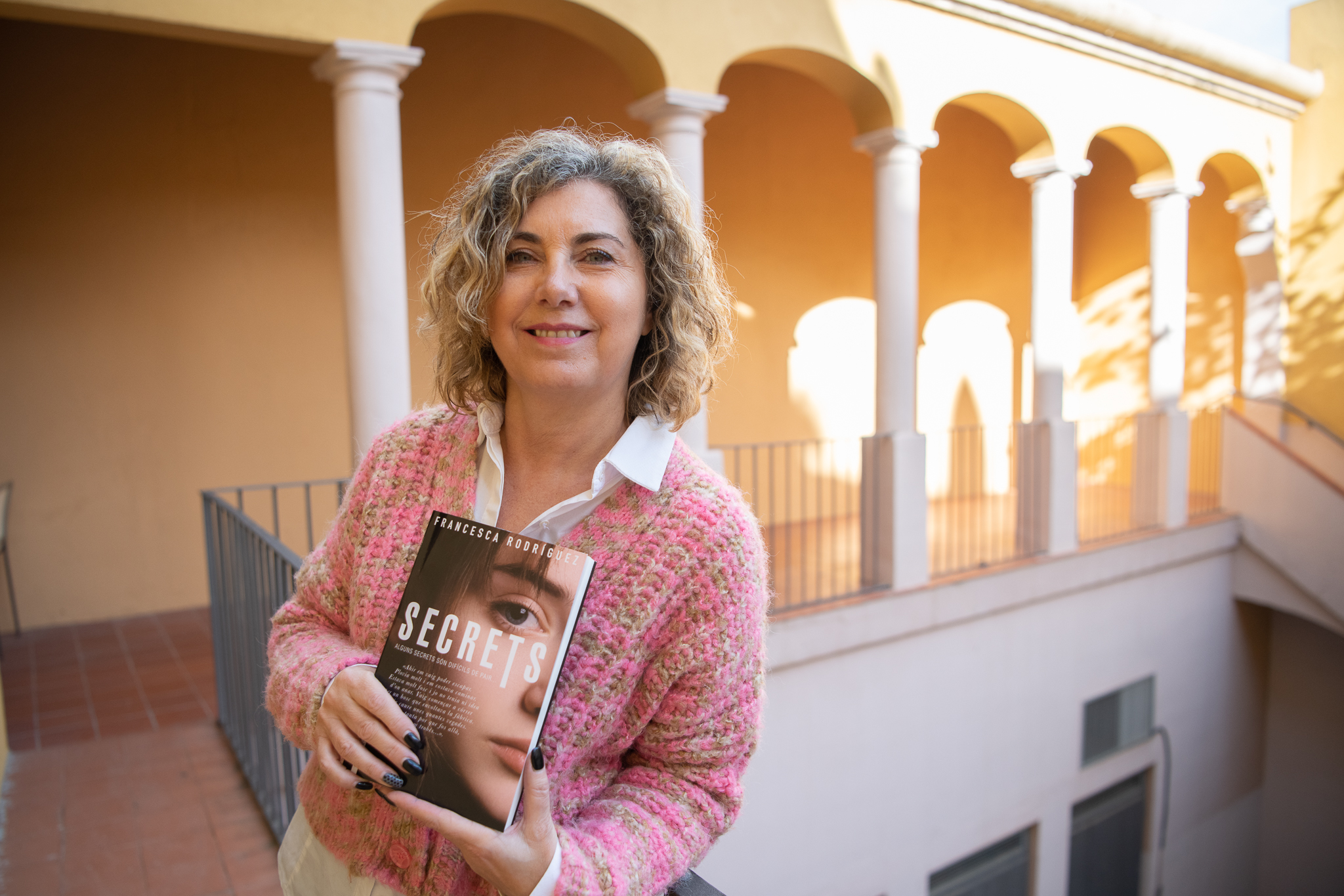 L'escritpora sabadellenca Francesca Rodríguez publica 'Secrets ...